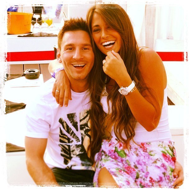 Amor de infância? Foto revela Messi e esposa juntos na praia aos 10 ...