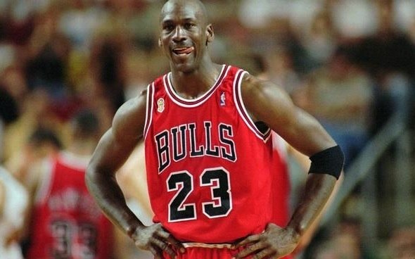 Avião, iate, campo de golfe e time da NBA: Michael Jordan vive no luxo ...
