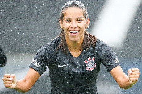 Ao deixar quarentena, Millene diz que volta para o futebol brasileiro ...