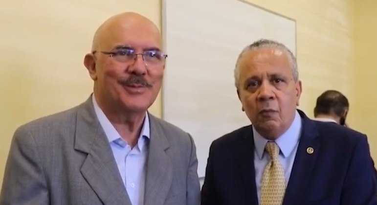 "Homeschooling é uma opção que a família faz", diz Milton Ribeiro ...