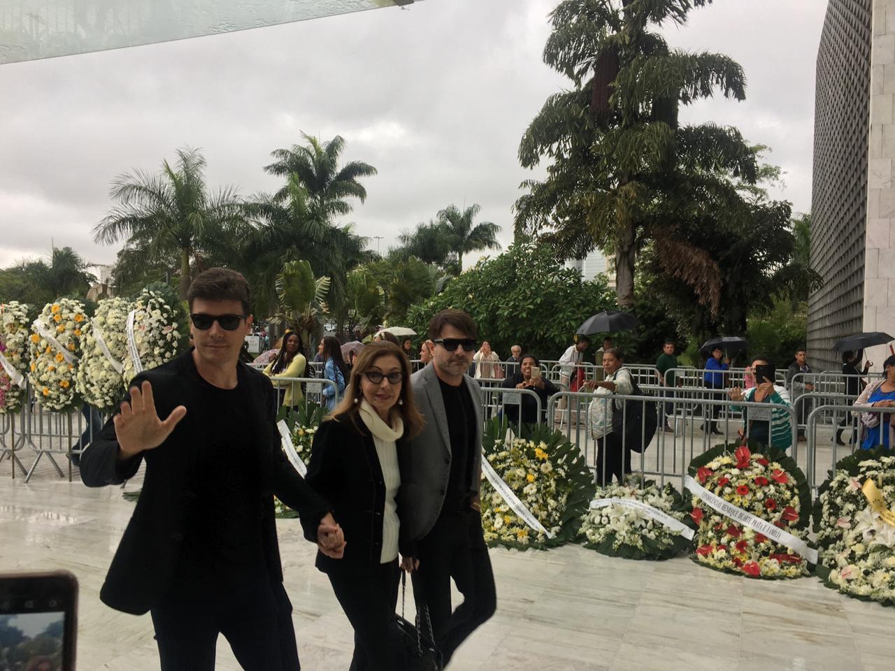 Gugu Liberato será sepultado 10 anos após enterro do pai ...