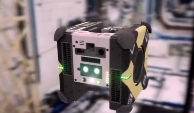 Nasa vai enviar robôs voadores para ajudar astronautas em pesquisas ...