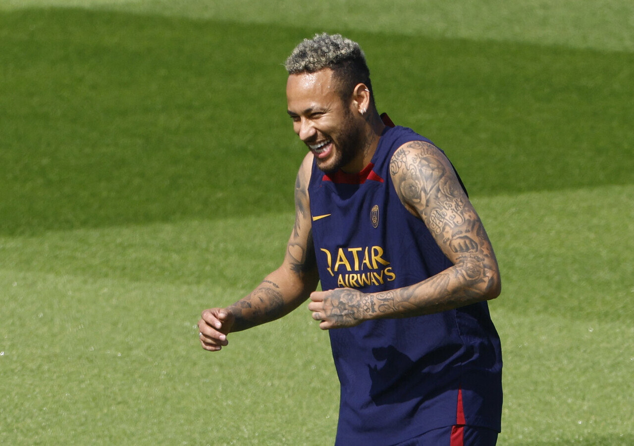 Em 'paz' com o PSG, Neymar cozinha para o elenco e marca golaço em ...