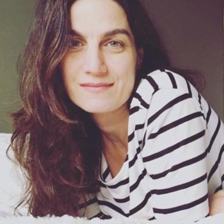 Nina Braga Nunes choca por semelhança com irmão - Fotos - R7 Famosos e TV