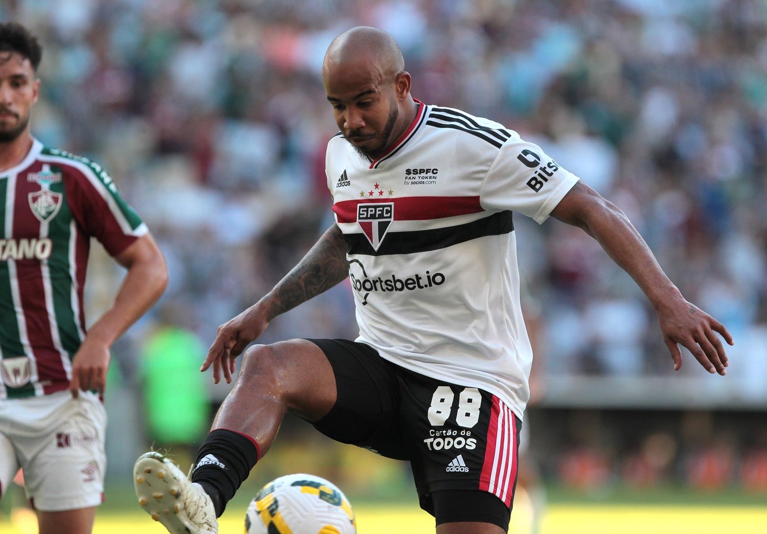 Patrick leva terceiro amarelo e não joga mais pelo São Paulo no ano ...