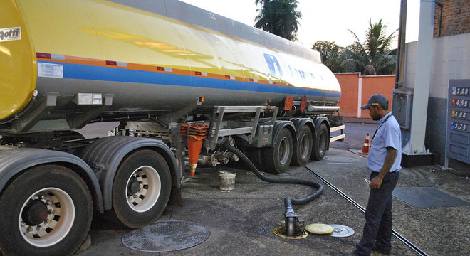 Ministros: desconto no diesel vai chegar a todos os postos até 2ª - Notícias - R7 Economia