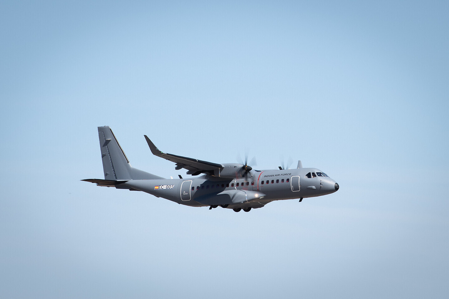 Primeiro C295 para a Força Aérea da Índia completa seu voo inaugural ...