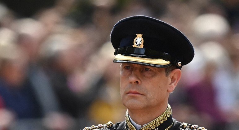 Príncipe Edward herda o título de duque de Edimburgo de seu pai ...