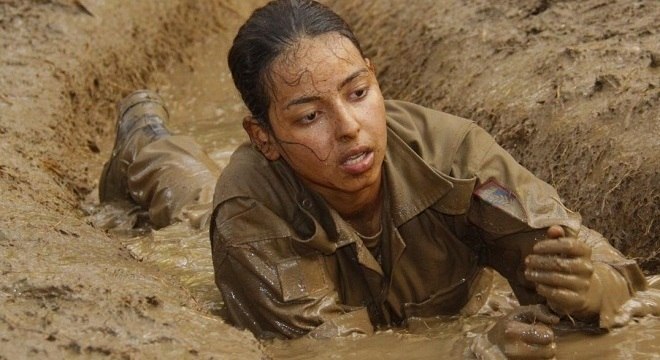 PM e modelo, musa do Cruzeiro se desdobra e sonha com nova vida ...