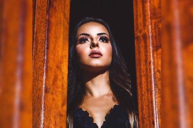 PM e modelo, musa do Cruzeiro se desdobra e sonha com nova vida ...