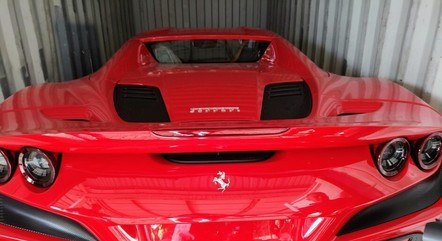 Zero-km e avaliada em R$ 1,6 mi, Ferrari apreendida no porto do Rio ...