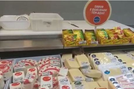 Clientes flagram rato roendo queijos em supermercado da zona sul do Rio ...