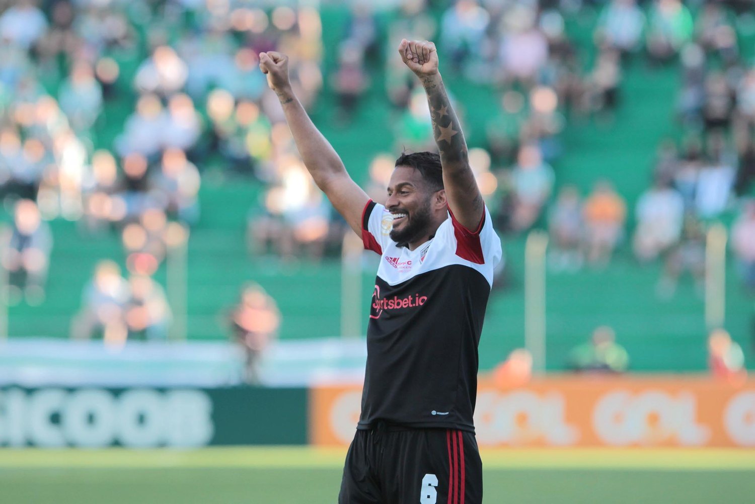 Reinaldo se torna o lateral-esquerdo com mais gols na história do São ...
