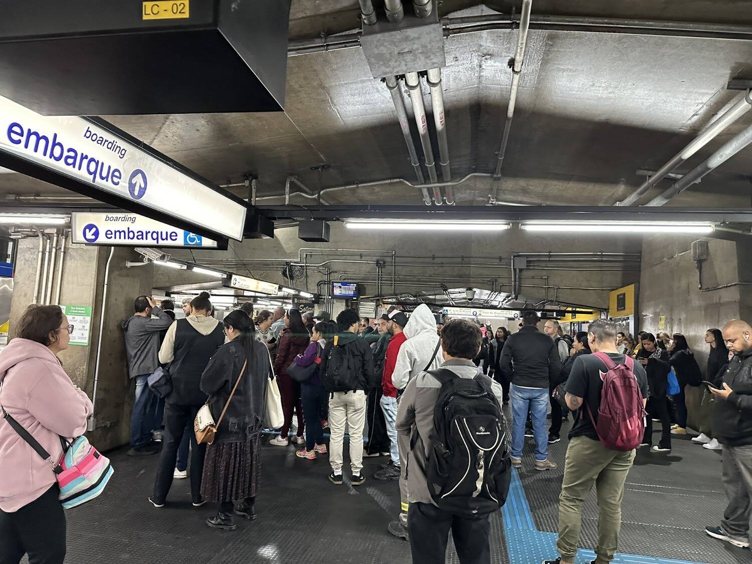 Trens das linhas 1-Azul, 2-Verde e 3-Vermelha do Metrô operam com ...