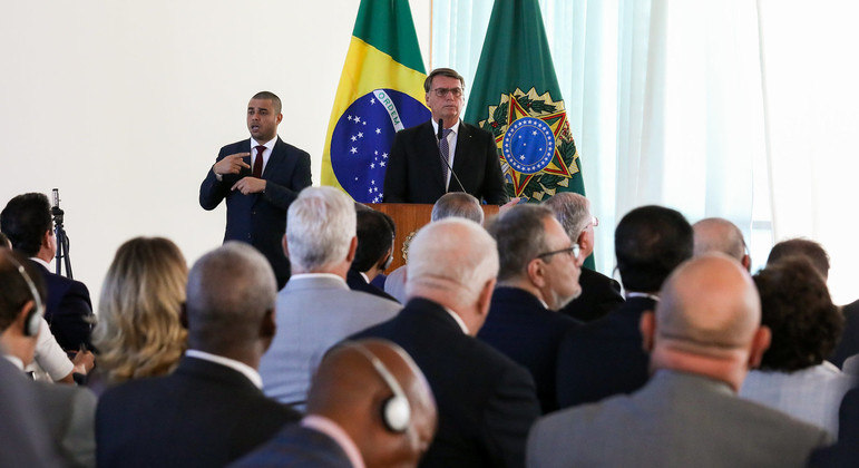 Bolsonaro diz ao STF que reunião com embaixadores serviu para ...