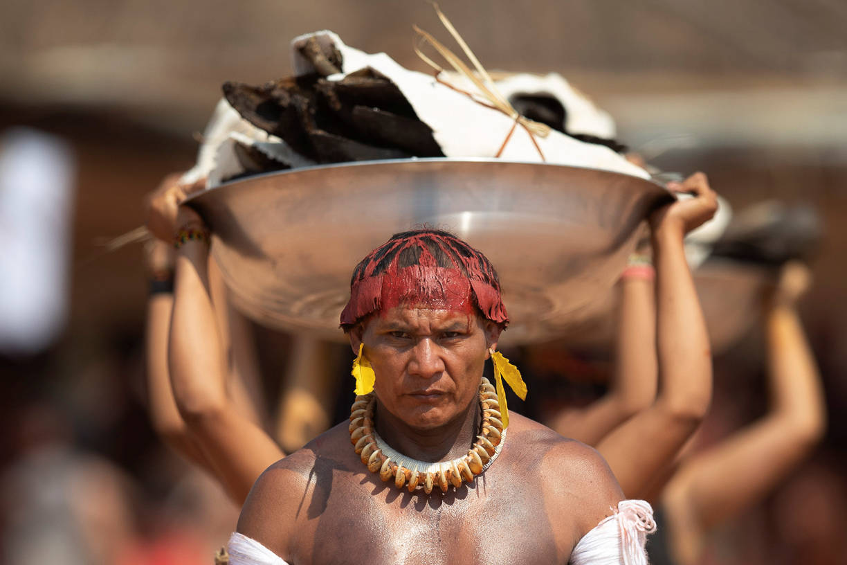 Tribo indígena do Xingu mostra como é feito o ritual do Kuarup - Fotos ...