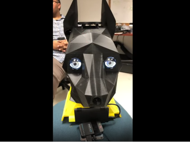 Inteligente para cachorro! Robô entende e aprende comandos de voz ...