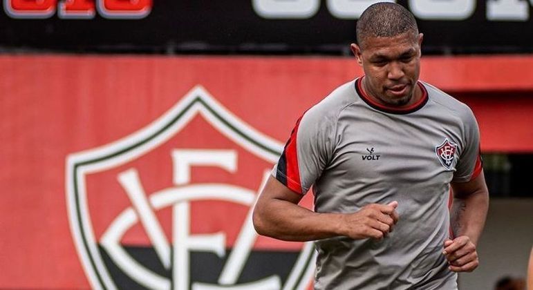 Jogador do Vitória tem celular furtado, e clube passa endereço para ...