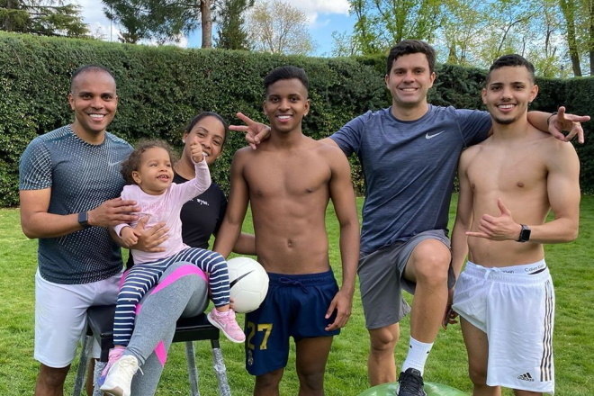 Rodrygo: melhor jogador jovem do mundo é bom filho e irmão coruja ...