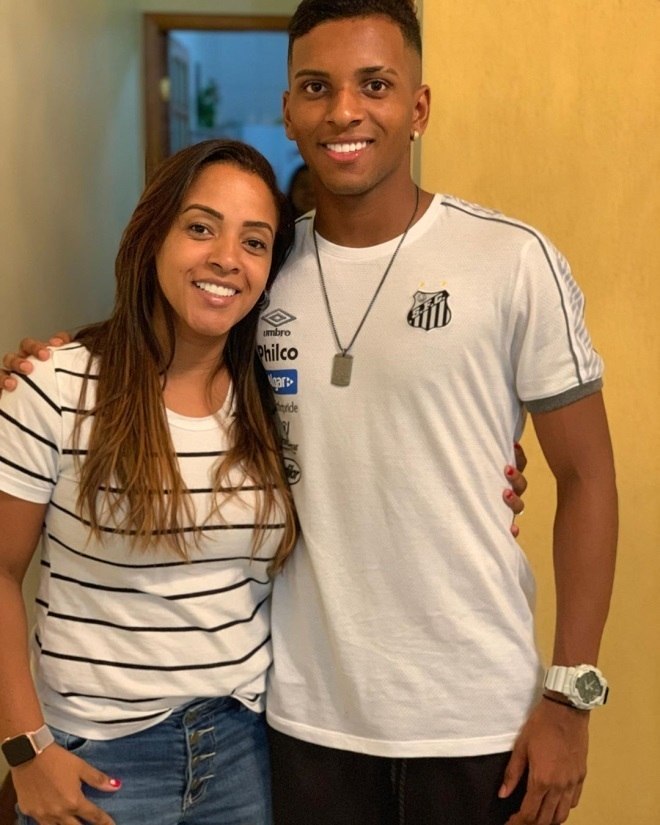 Rodrygo: melhor jogador jovem do mundo é bom filho e irmão coruja ...