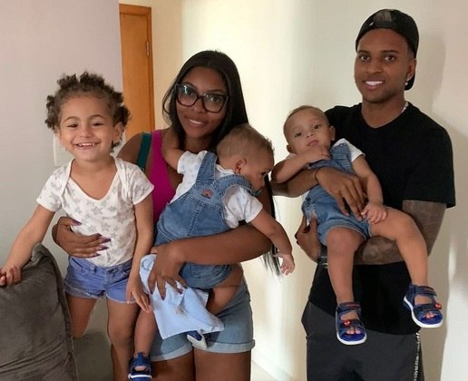 Após polêmicas, Rodrygo posta fotos com os filhos em Santos - Fotos ...