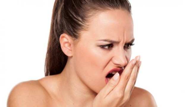 Saburra lingual – O que é e como tratar para ter uma boca saudável