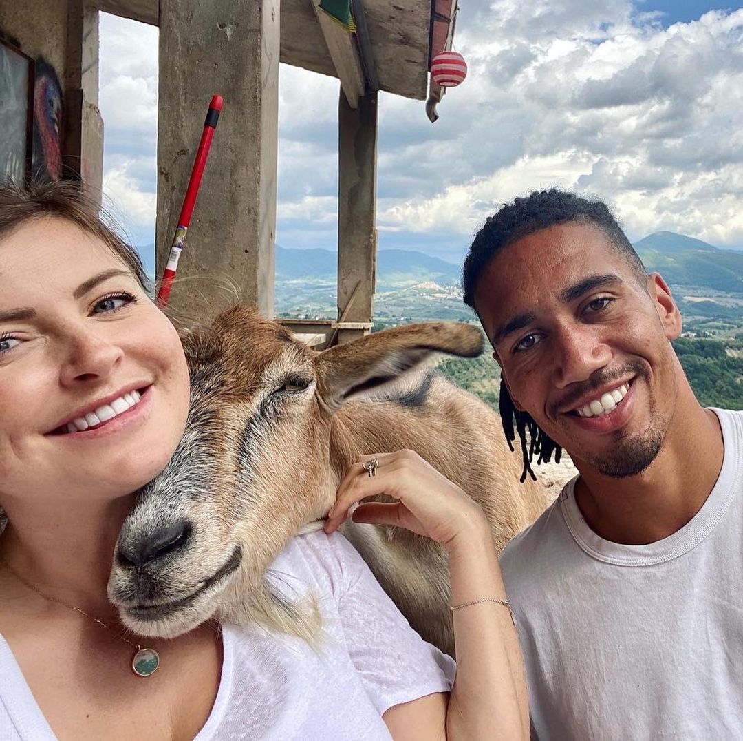 Chris Smalling, zagueiro da Roma, afirma ter visto ETs durante viagem ...