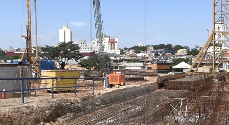 SP: Doria visita as obras da futura estação Anália Franco do Metrô ...