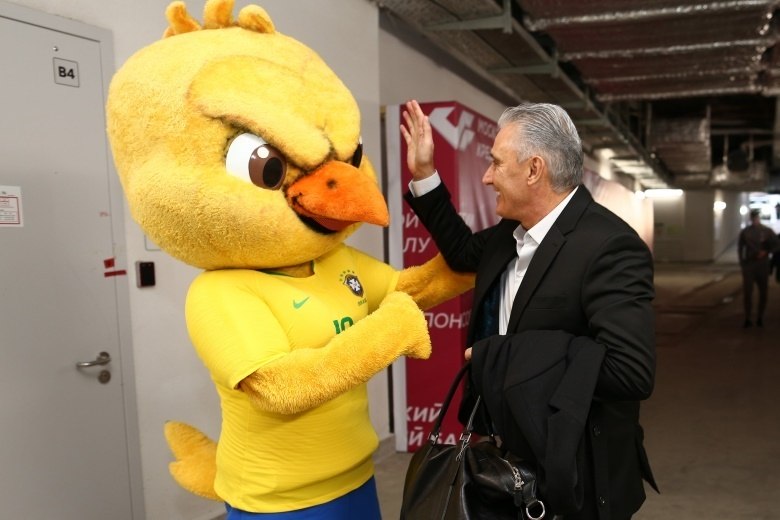 Canarinho, a mascote da seleção está na Rússia, veja as fotos - Fotos ...
