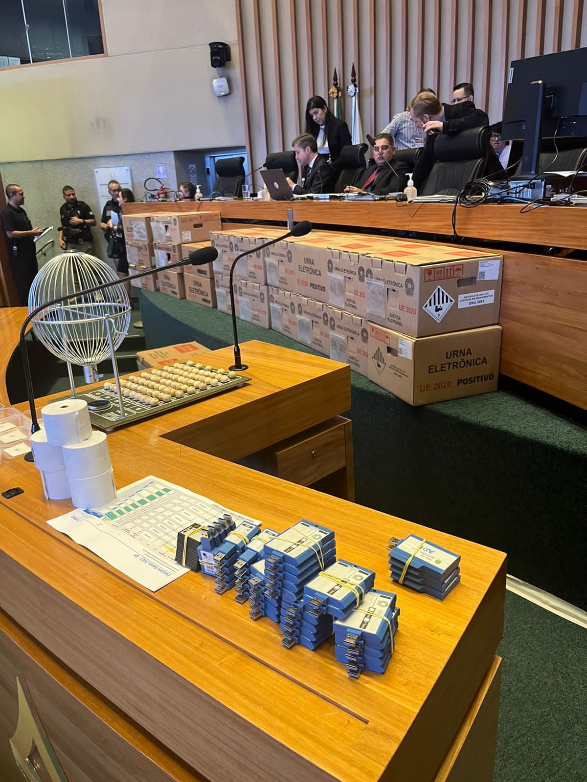 TRE-DF inicia Teste de Integridade das urnas eletrônicas das eleições ...