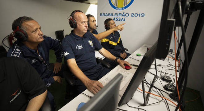 Entenda como nasceu o VAR e como deverá ficar, agora, no ano de 2020 ...