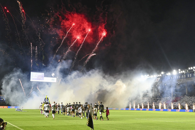 Torcida do Vasco faz grande festa em retorno a São Januário; confira ...