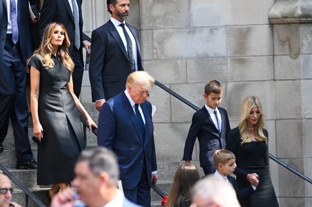 Com presença de Donald Trump, corpo de Ivana Trump é velado nos Estados ...