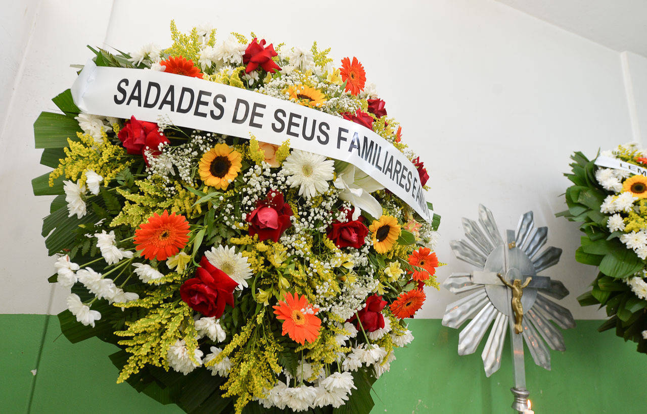 Amigos e familiares se despedem de Zilda Cardoso, a Dona Catifunda ...