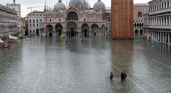 Nível da água começa a baixar em Veneza após novo dia de inundações ...