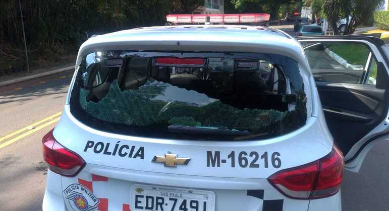 Viatura da PM é alvejada em SP em abordagem a carro de luxo - Notícias ...
