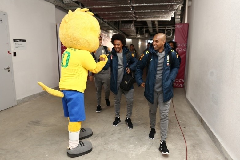 Canarinho, a mascote da seleção está na Rússia, veja as fotos - Fotos ...