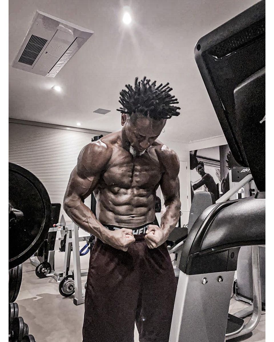 Vovô trincado: Zé Roberto chega aos 47 esbanjando físico invejável ...